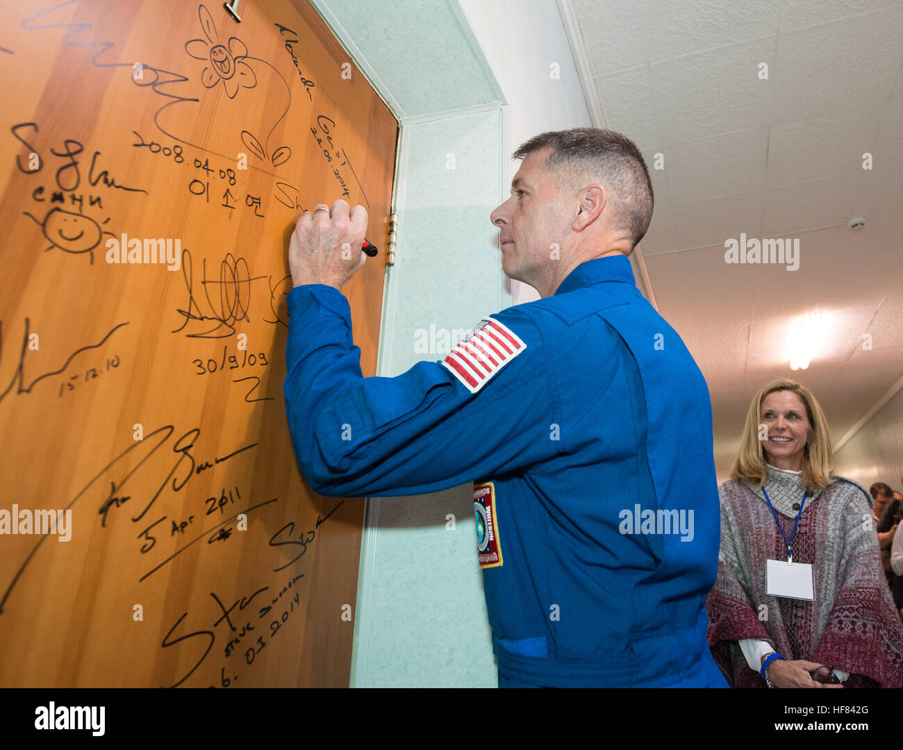 NASA astronaut Shane Kimbrough participates in the traditional door ...