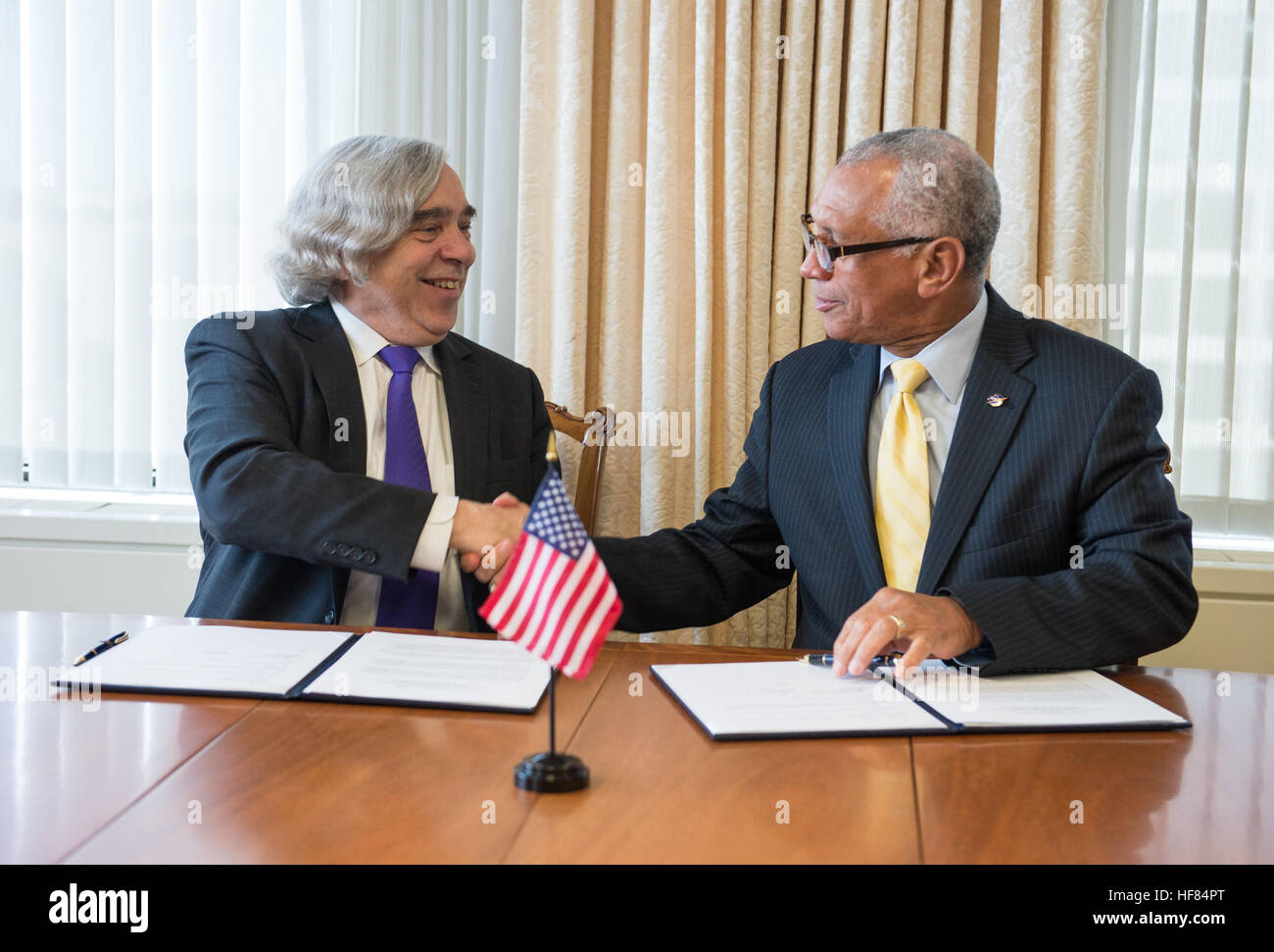 Ernest moniz hi-res stock photography and images - Alamy