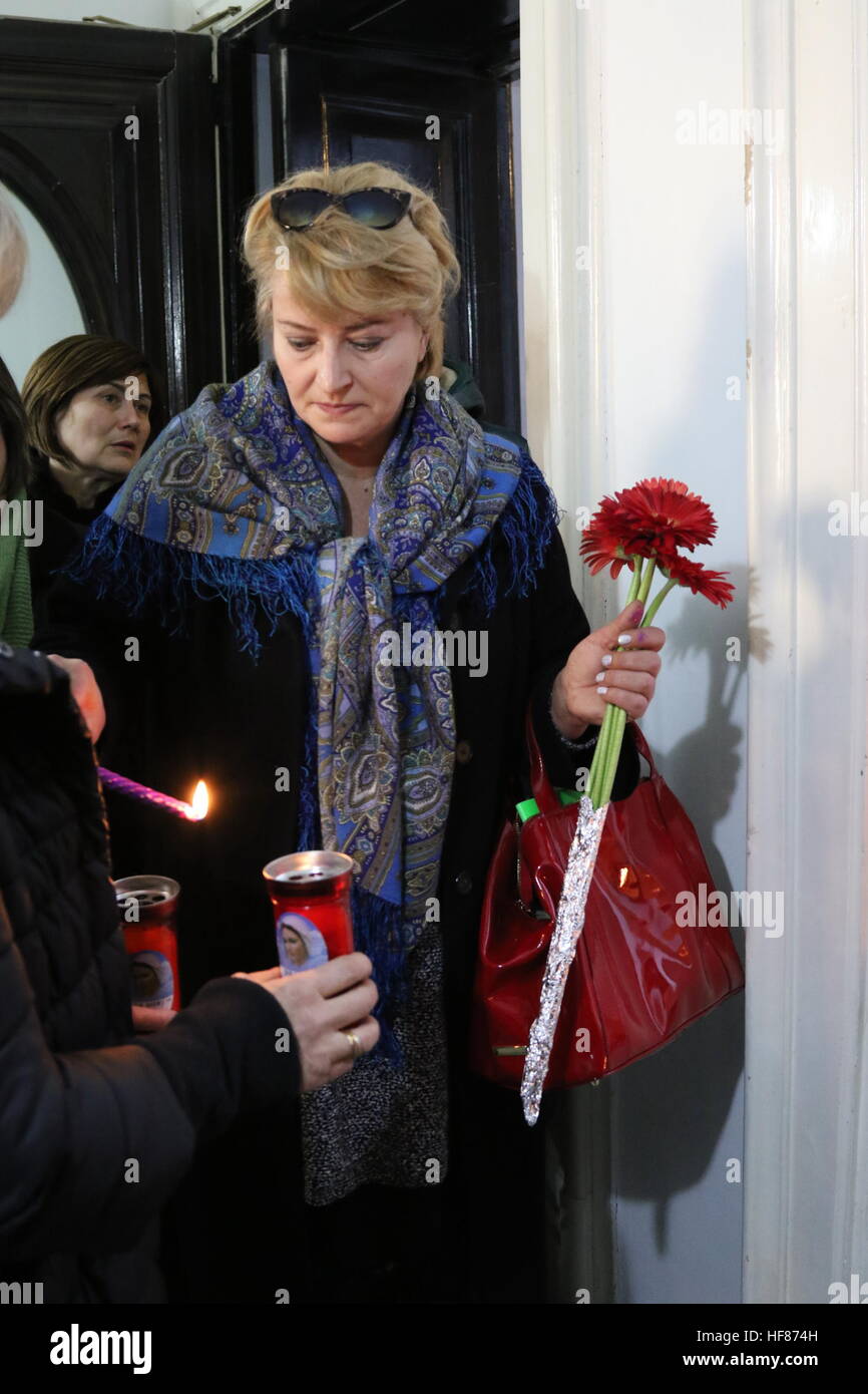 Napoli, Italy. 27th Dec, 2016. Commemorating victims of the plane crash ...