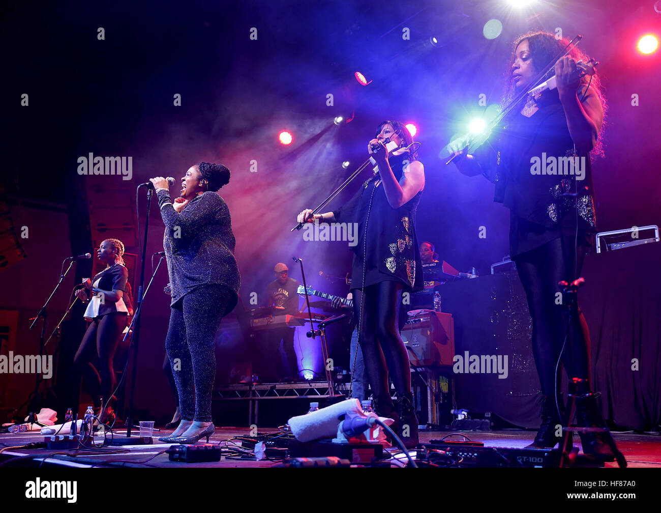 Soul II Soul perform live at Liverpool Guild of Students Featuring ...