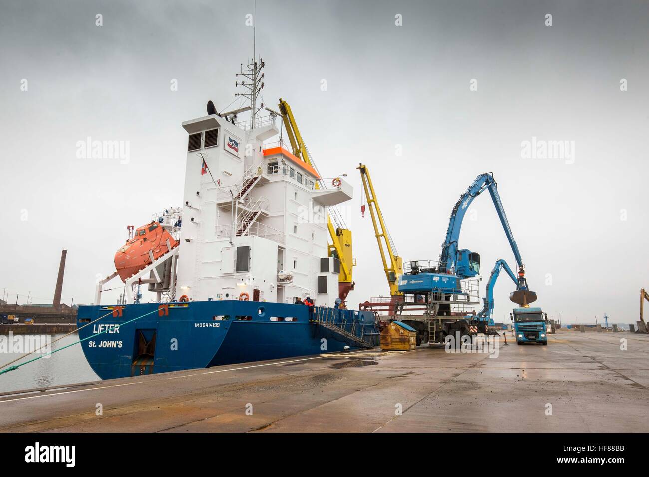 Associated British Ports - Garston , Liverpool . Unloading a ship Stock ...