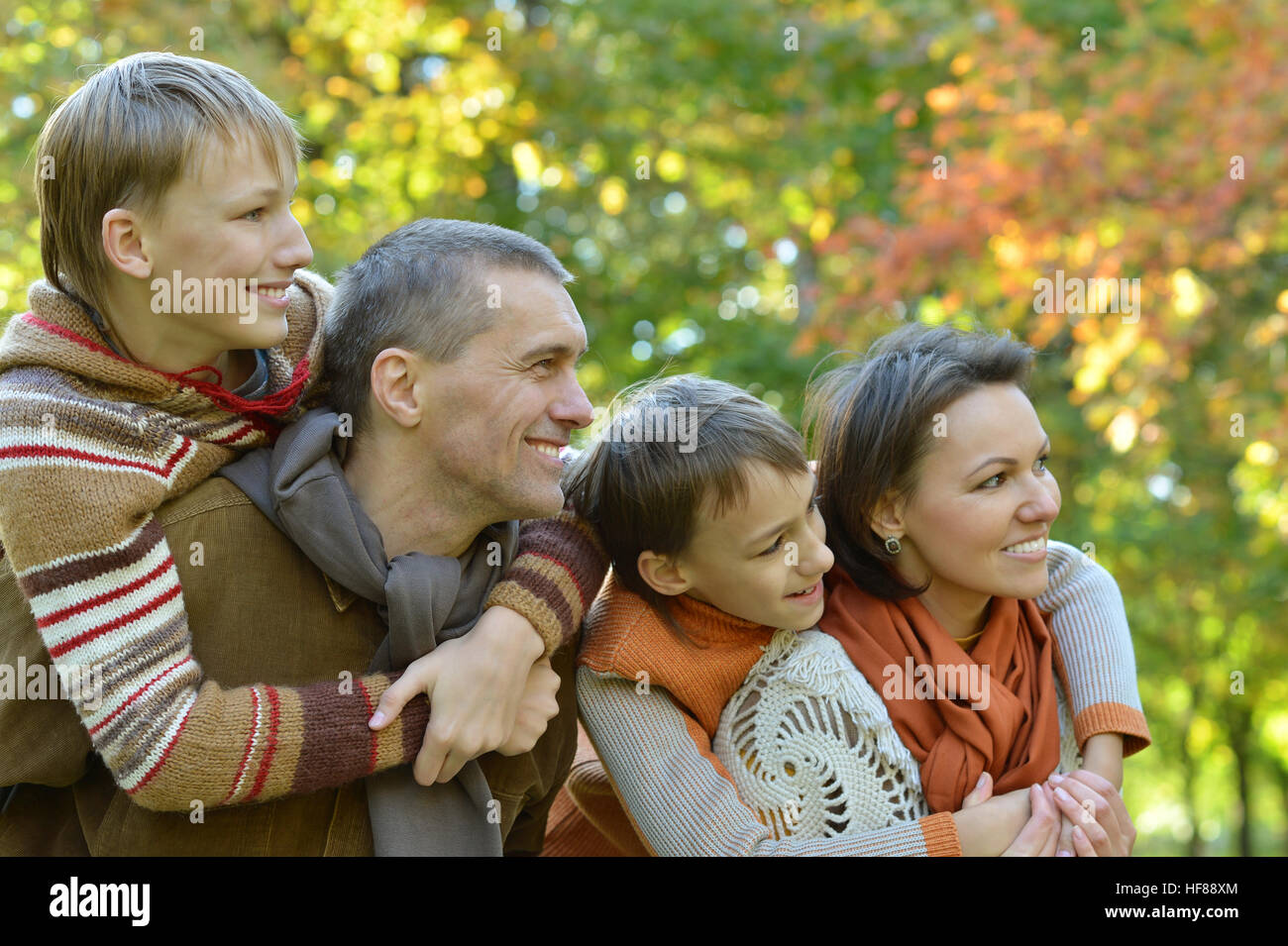 Big family posing outdoors hi-res stock photography and images - Alamy