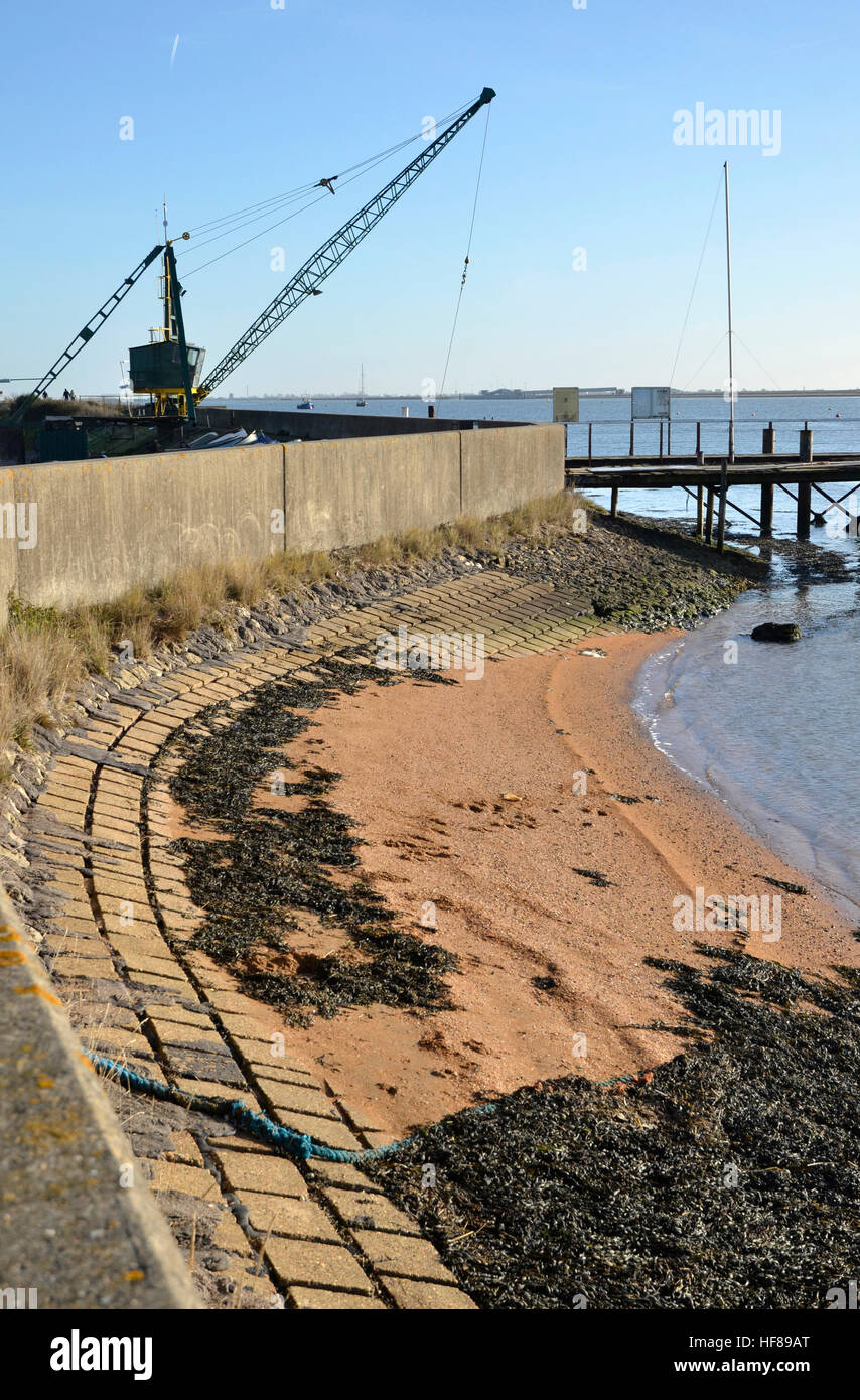 A shipyard crane on the quayside at Burnham-on-Crouch in Essex Stock ...