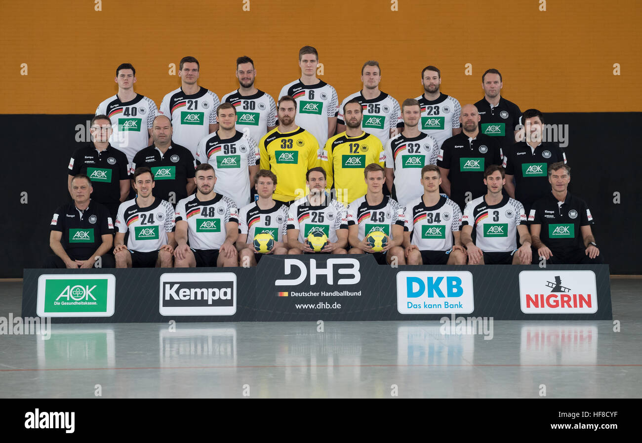 Kamen, Germany. 28th Dec, 2016. The German national handball team pose ...