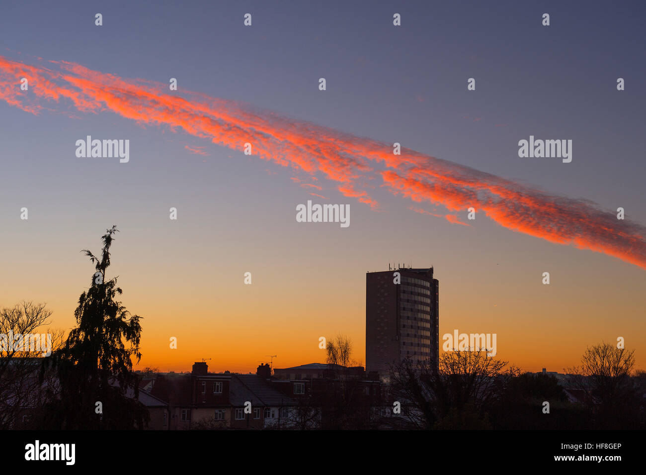 Diagonal cloud formation hi-res stock photography and images - Alamy