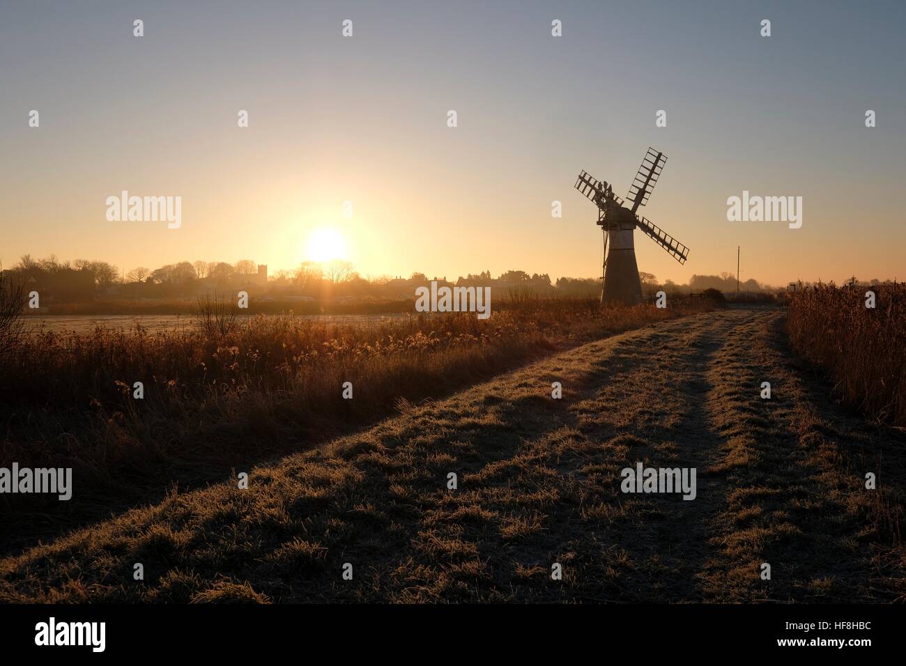 Thurne, Norfolk. 29th Dec, 2016. UK Weather - a cold and frosty start ...