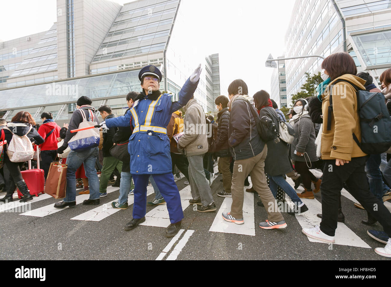 Tokyo, Japan. 29th Dec, 2016. Visitors line up to enter the Comic ...