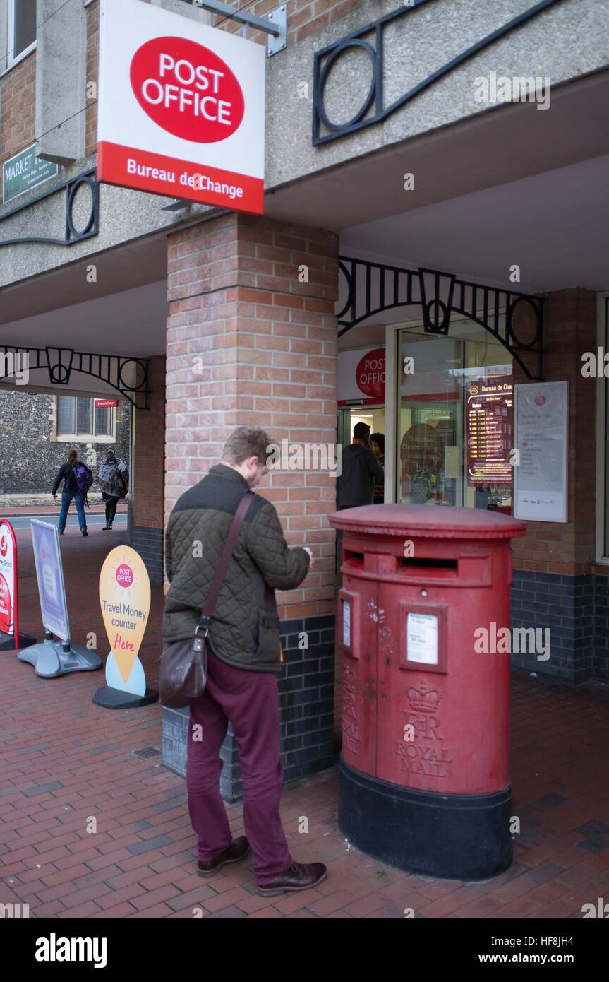 19th December 2016: Reading, UK - Reading Post Office open despite a ...