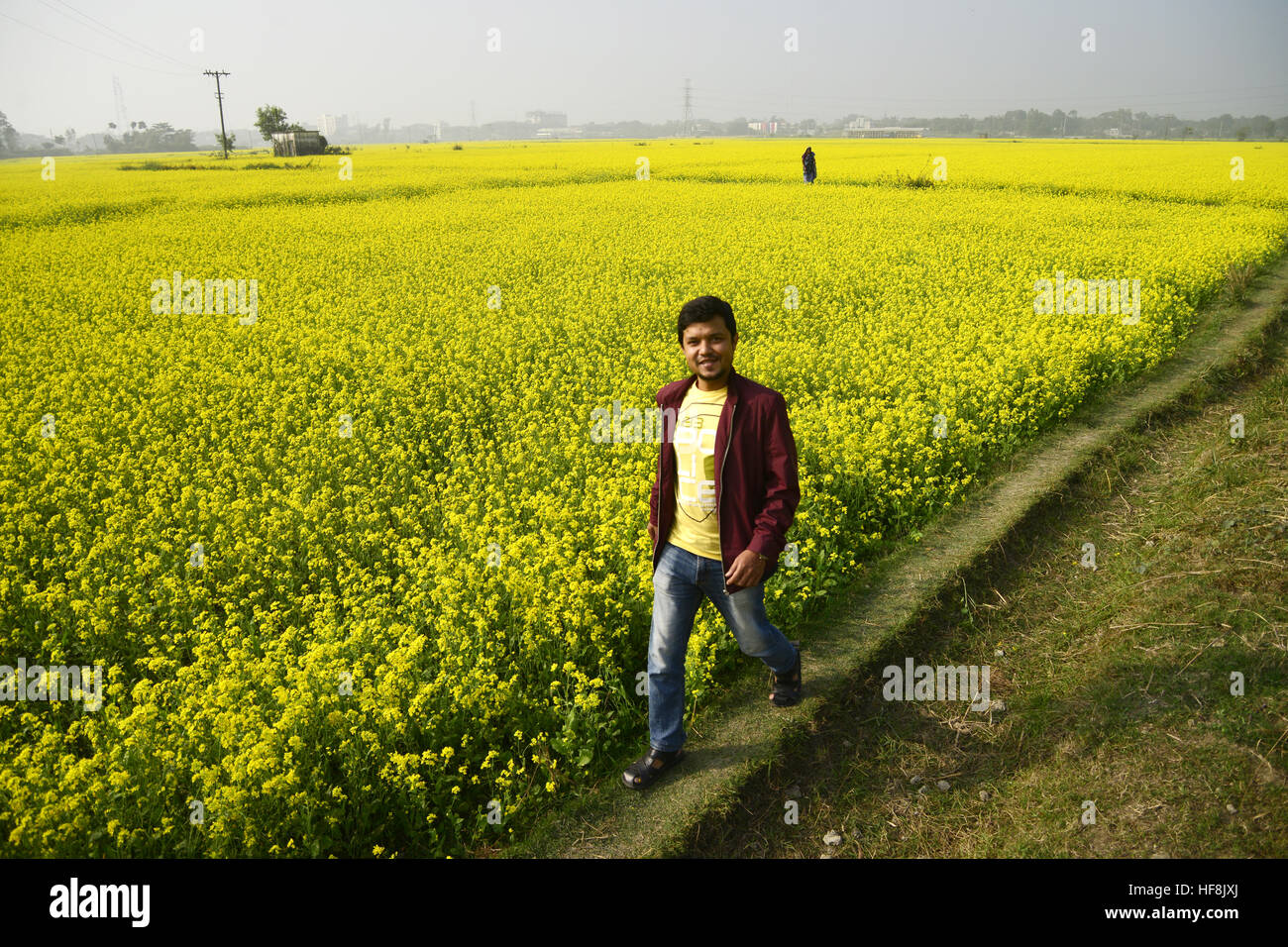 Dhaka, Bangladesh. 28th Dec, 2016. Bangladeshi peoples walks in the ...