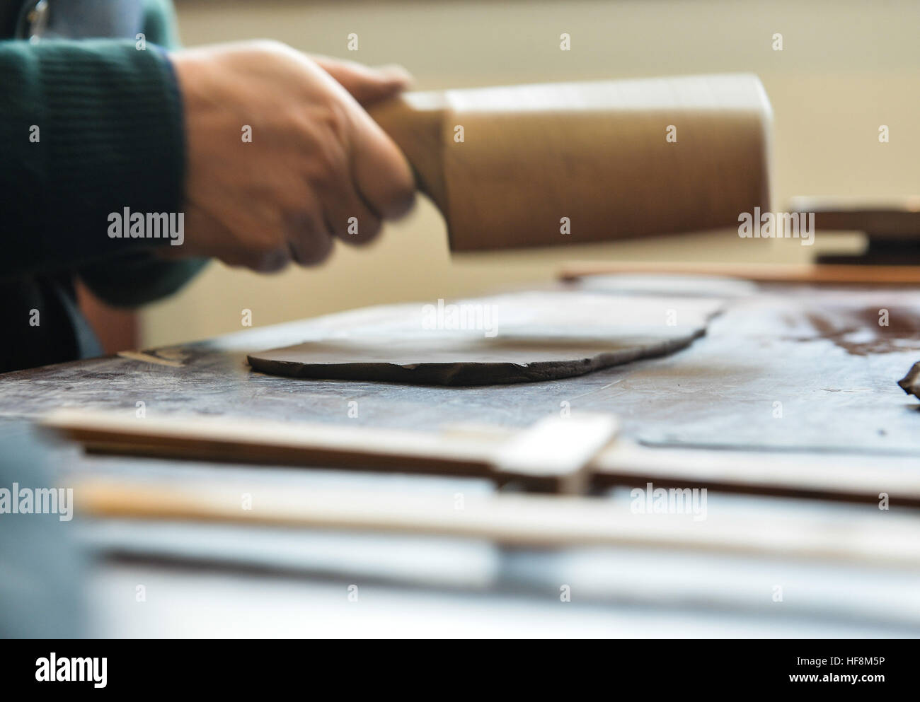 Yixing, China's Jiangsu Province. 29th Dec, 2016. Gu Shaopei prepares ...