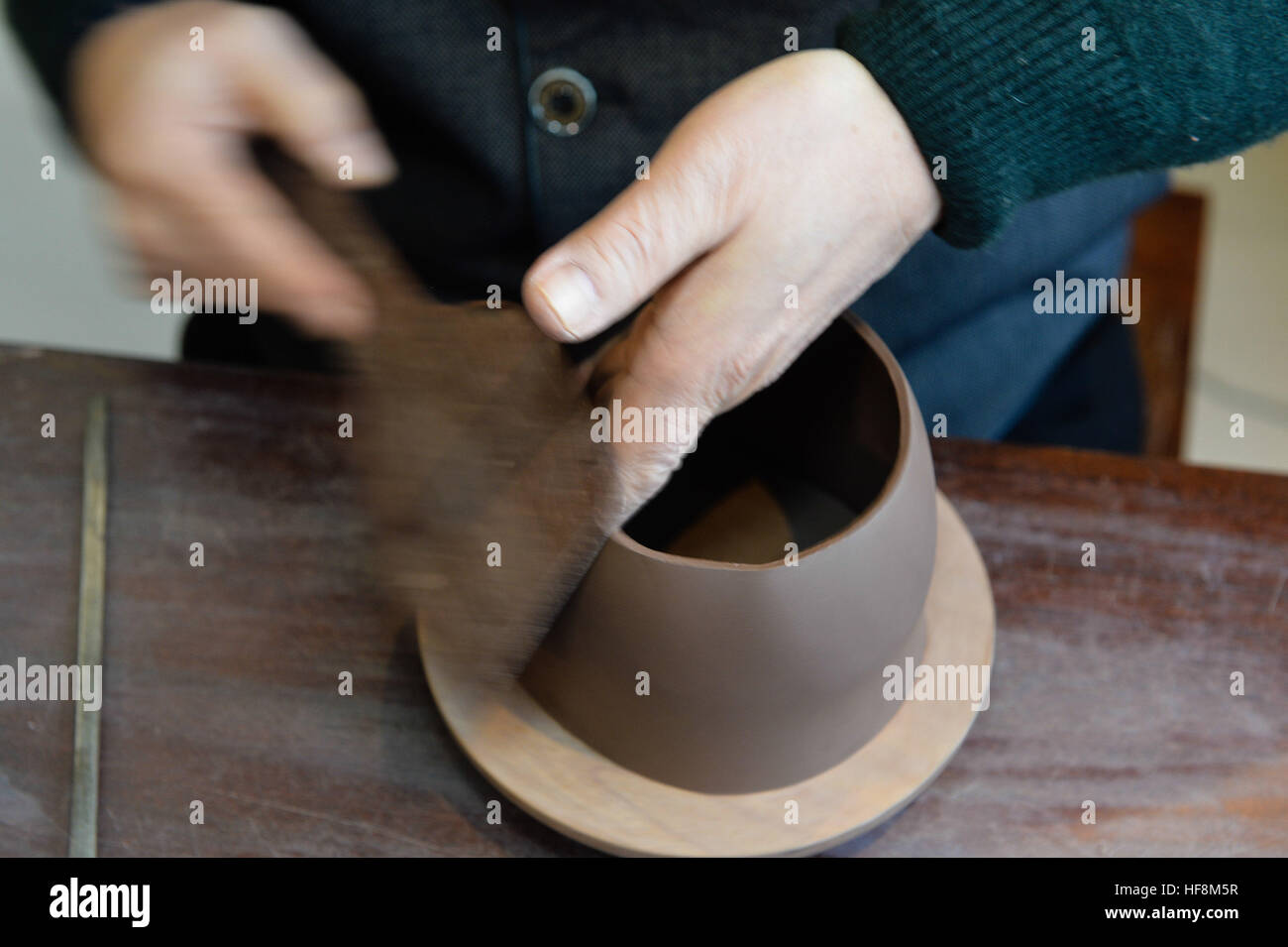 Yixing, China's Jiangsu Province. 29th Dec, 2016. Gu Shaopei makes a ...