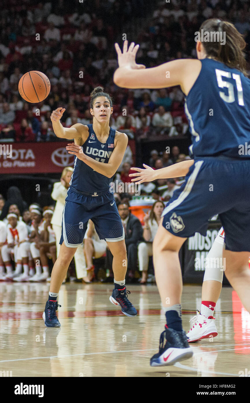 College Park, Maryland, USA. 29th Dec, 2016. KIA NURSE (11) passes to ...