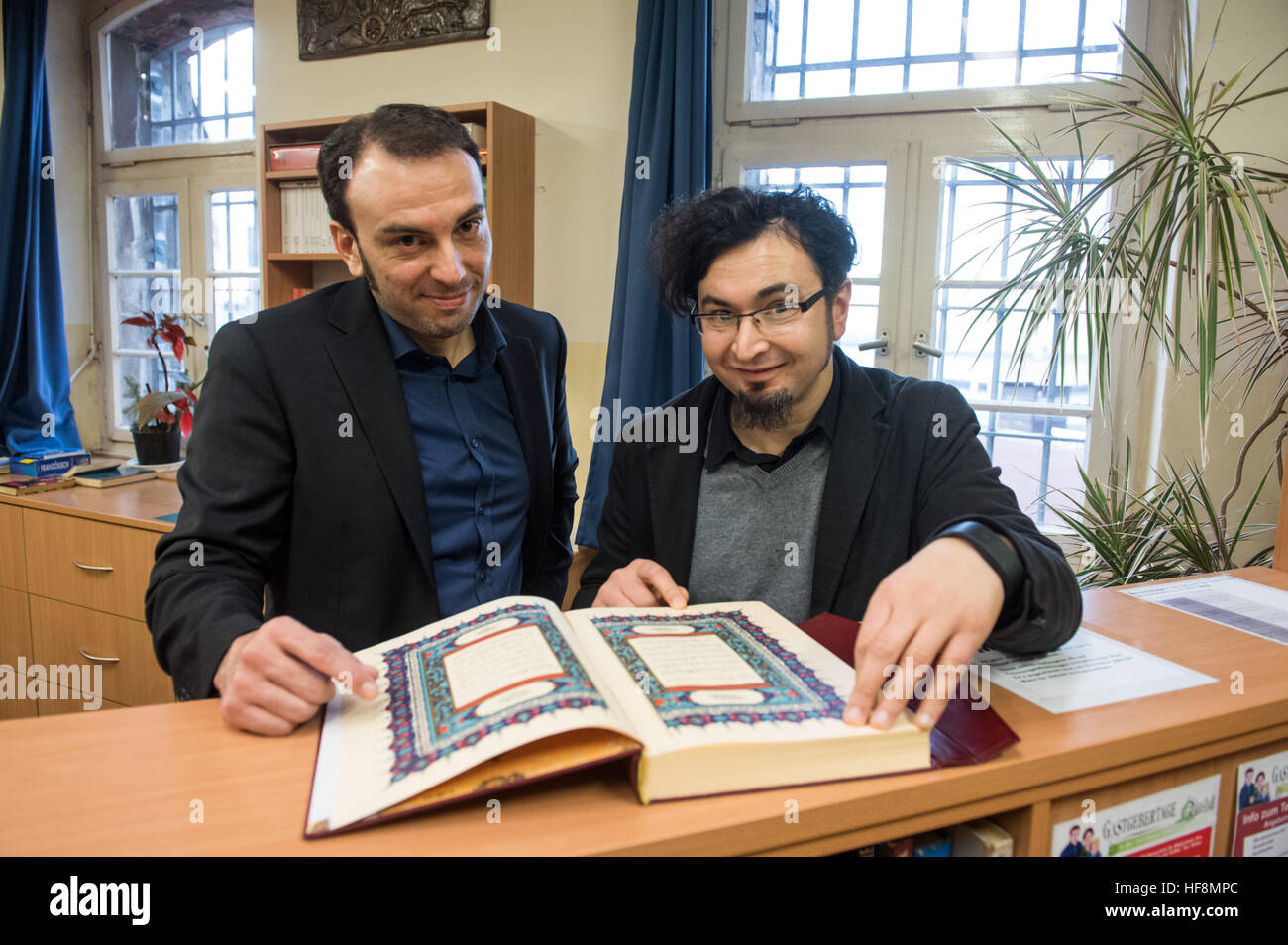 Scholars quran hi-res stock photography and images - Alamy