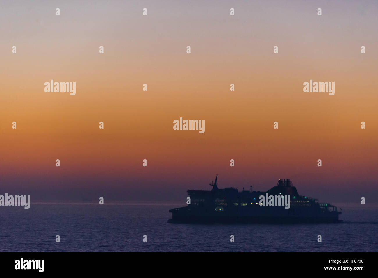 English channel ships hi-res stock photography and images - Alamy