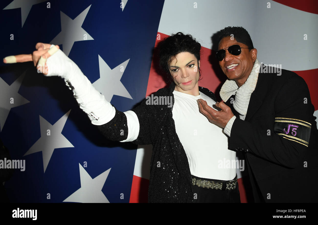 Berlin, Germany. 30th Dec, 2016. The US singer Jermaine Jackson (r ...