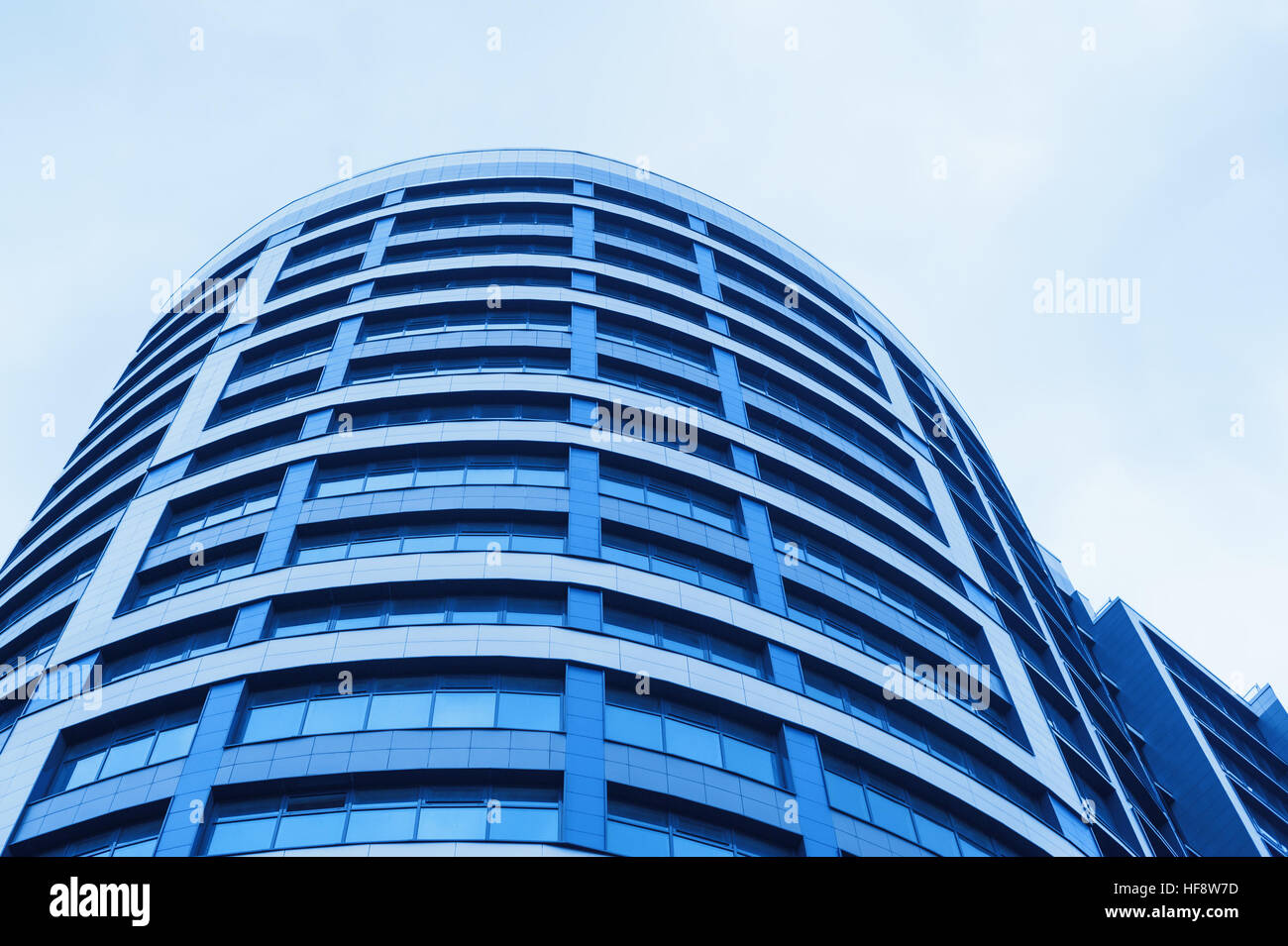 Blue glass skyscraper hi-res stock photography and images - Alamy