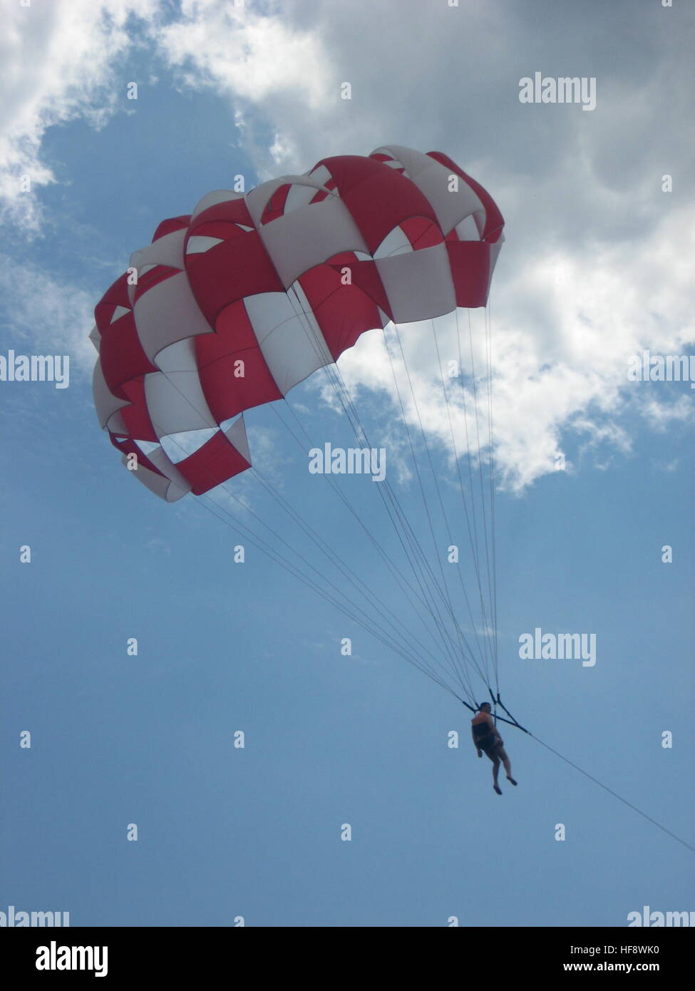 Parashute hi-res stock photography and images - Alamy