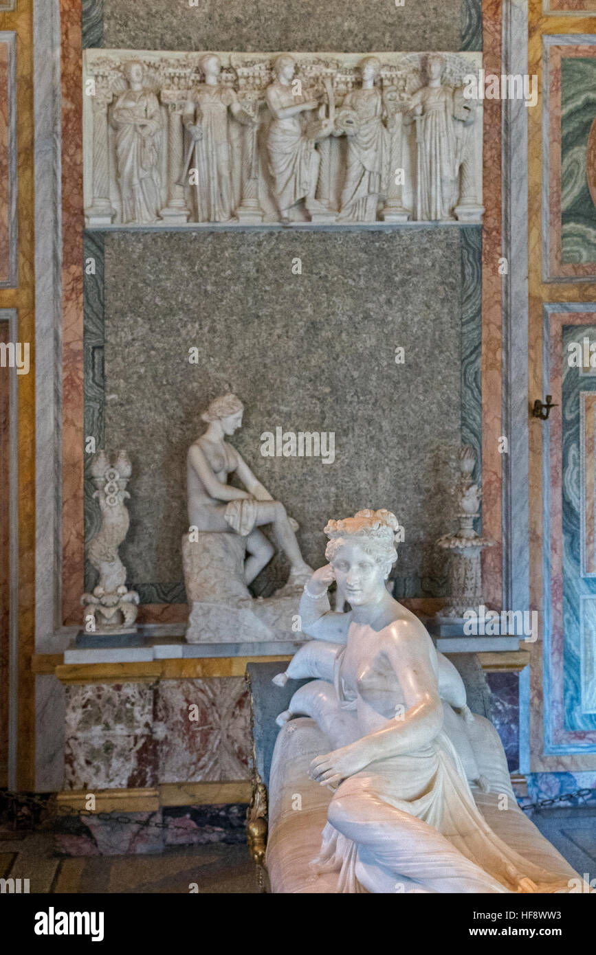 Pauline Bonaparte as Venus Victrix, Canova Galleria Borghese, Rome ...