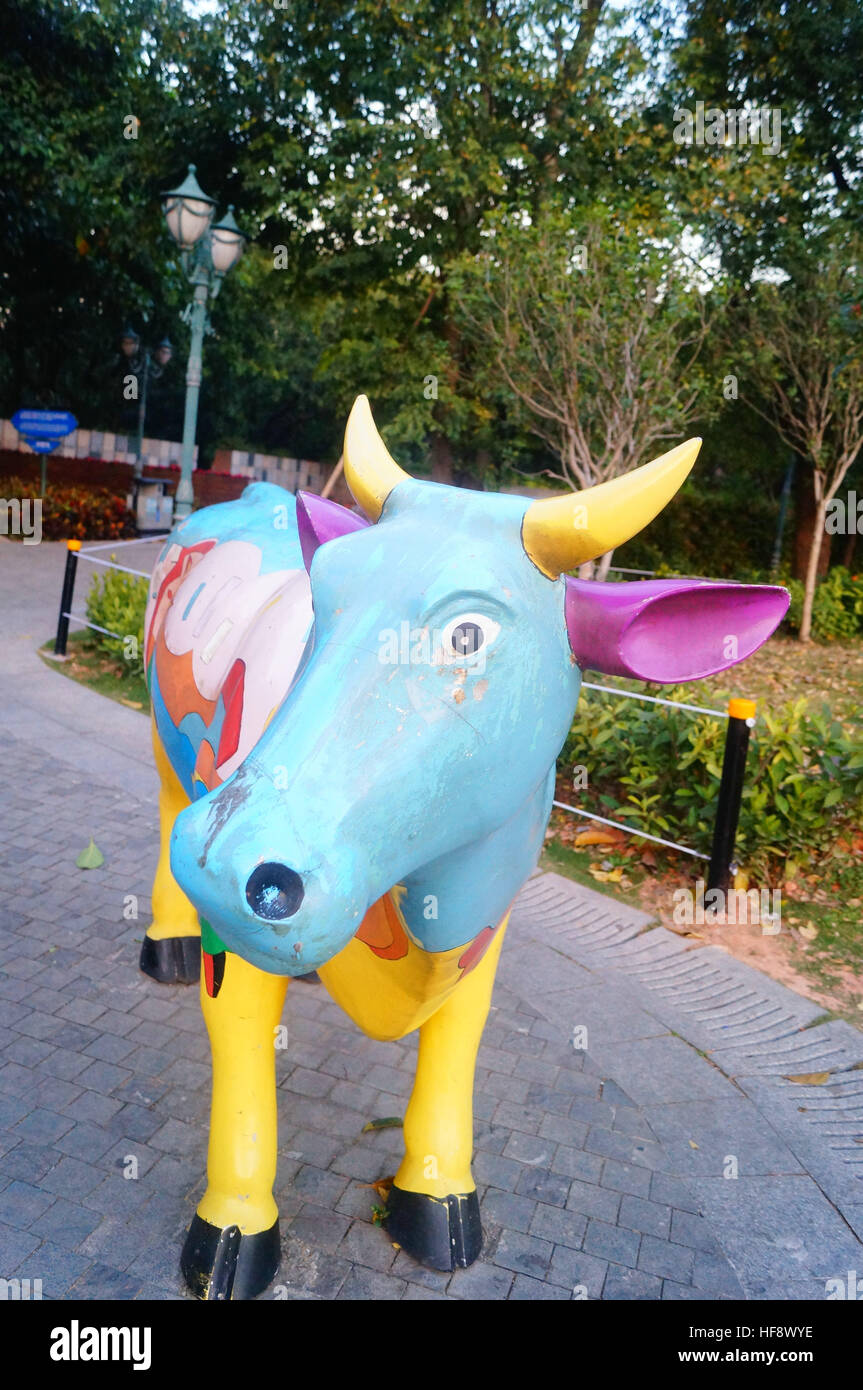 Cows sculpture landscape in park hi-res stock photography and images ...