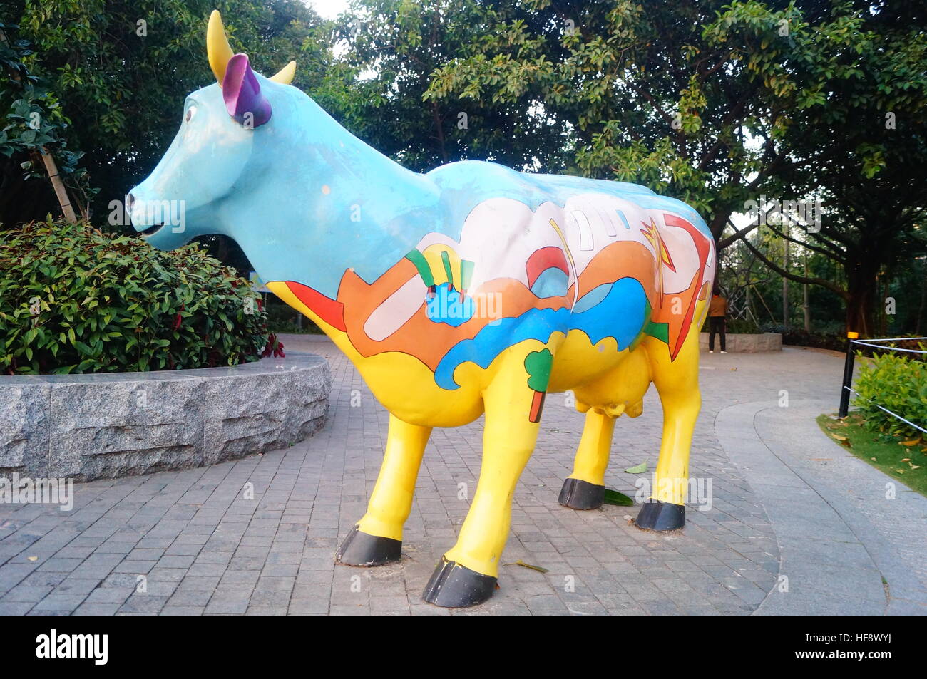 Cows sculpture landscape in park hi-res stock photography and images ...