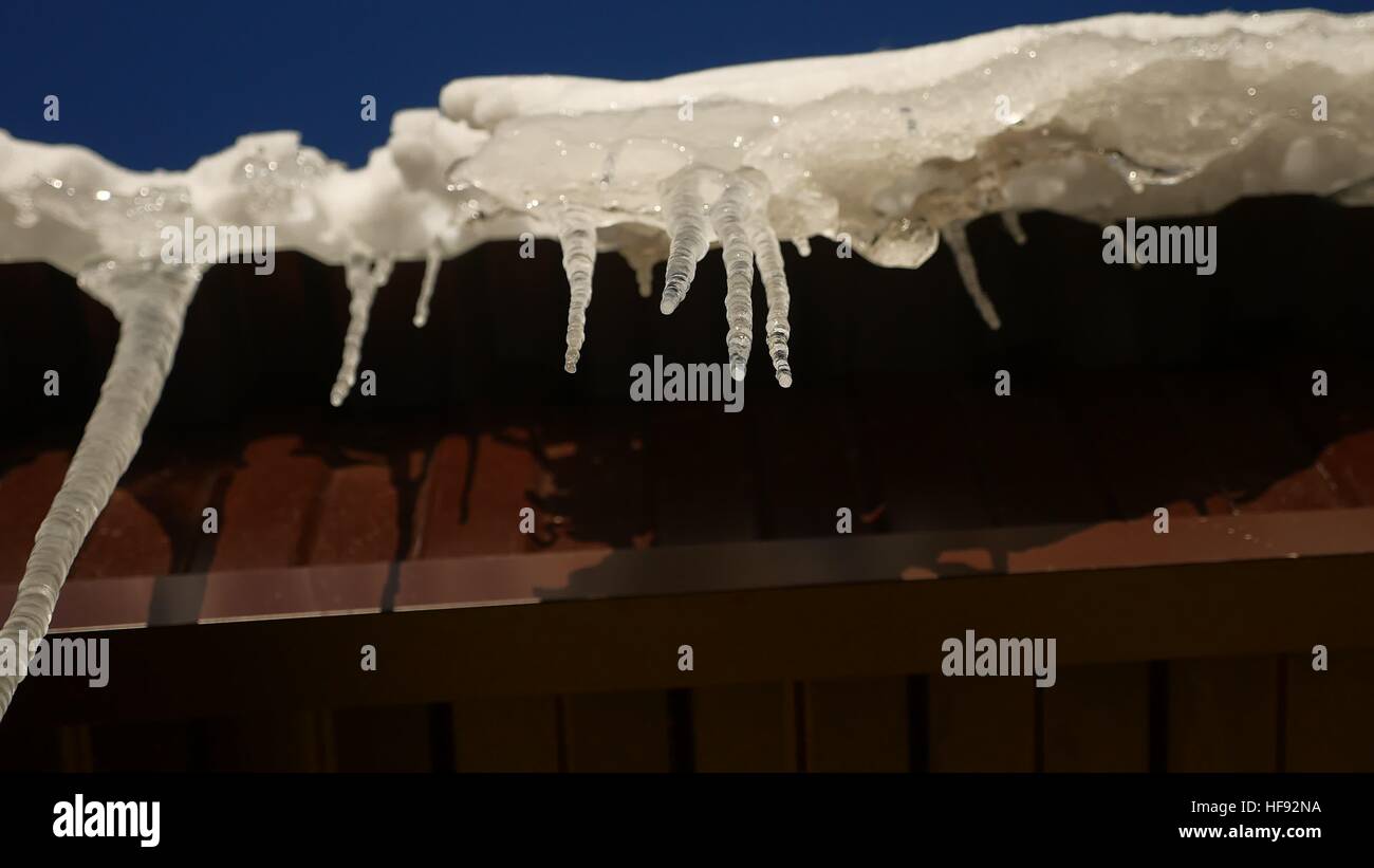 Dripping off roof hi-res stock photography and images - Alamy