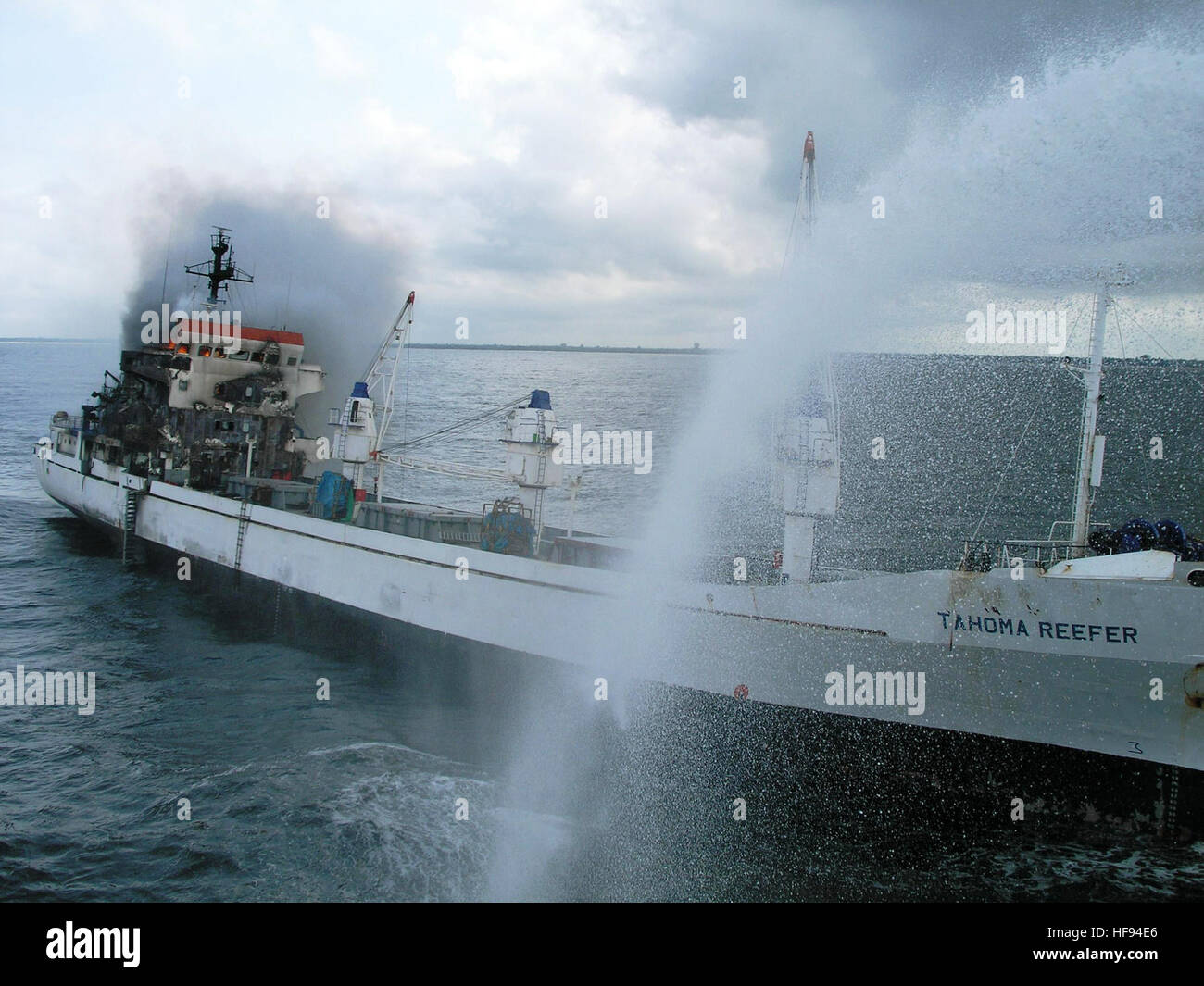 Military sealift command fleet ocean tug usns apache t atf 172 hi-res ...