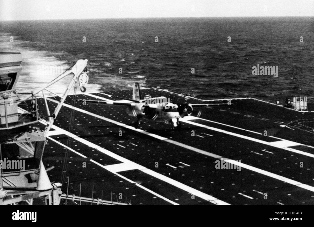 C-1A of VR-24 landing on USS Constellation (CV-64) 1985 Stock Photo - Alamy