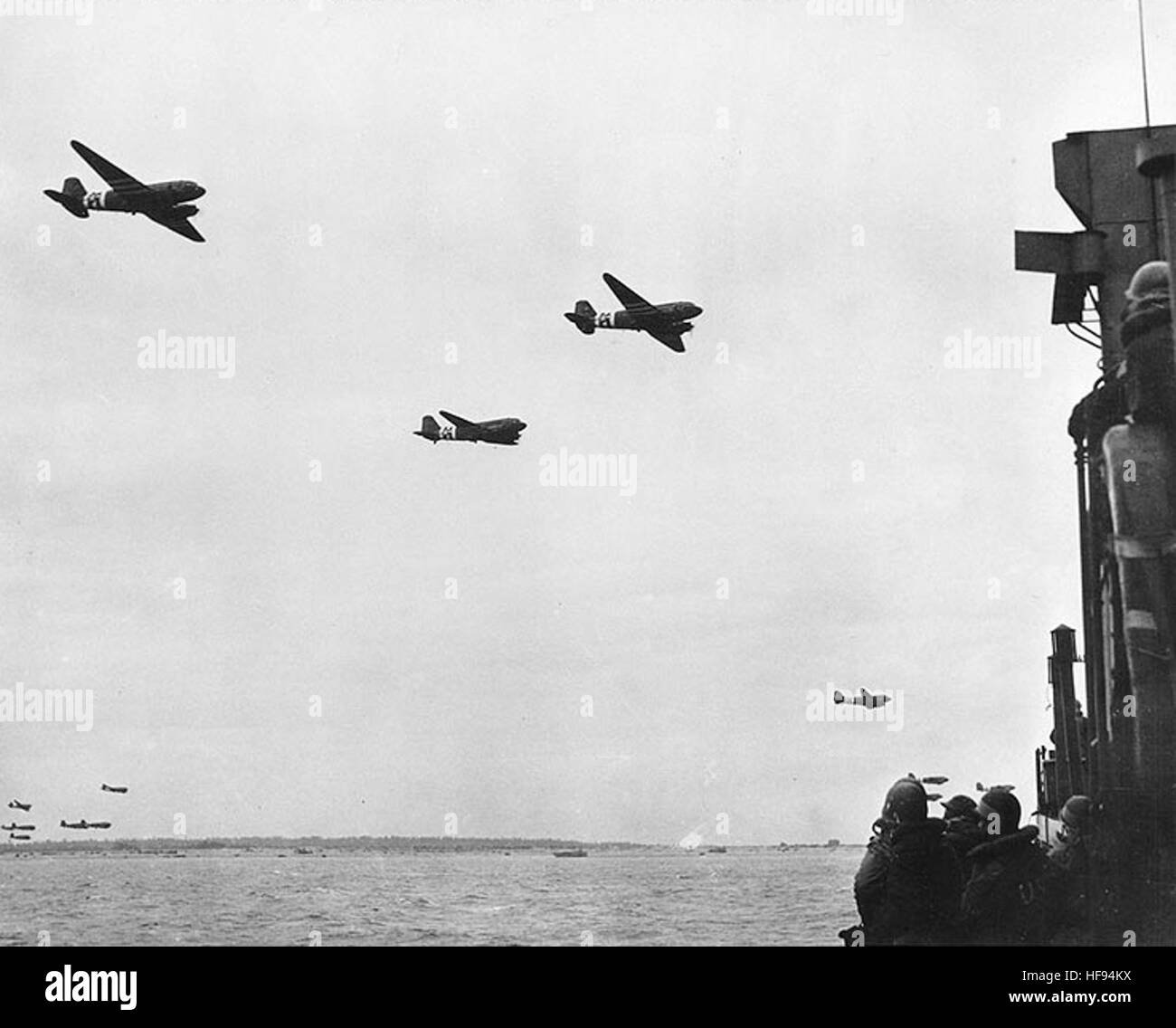 Fly low Black and White Stock Photos & Images - Alamy