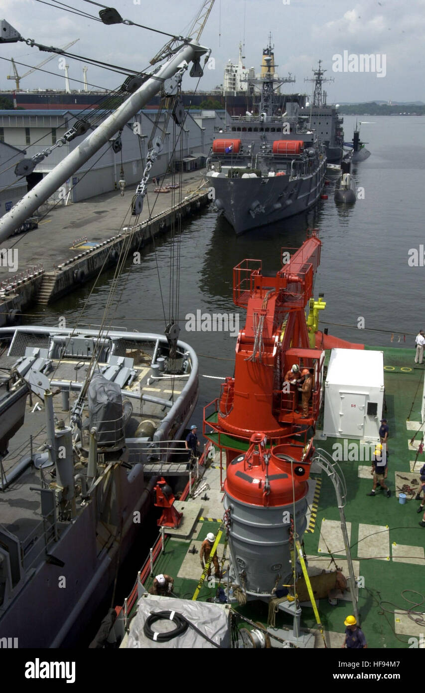 000930-N-1523C-009 Sembawang, Republic of Singapore (Sep. 30, 2000 ...