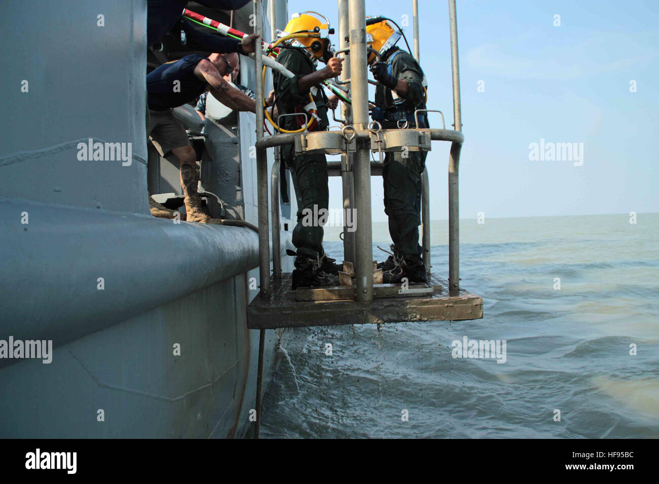 Chief Navy Diver Don Acker, assigned Mobile Diving Salvage Unit (MDSU ...