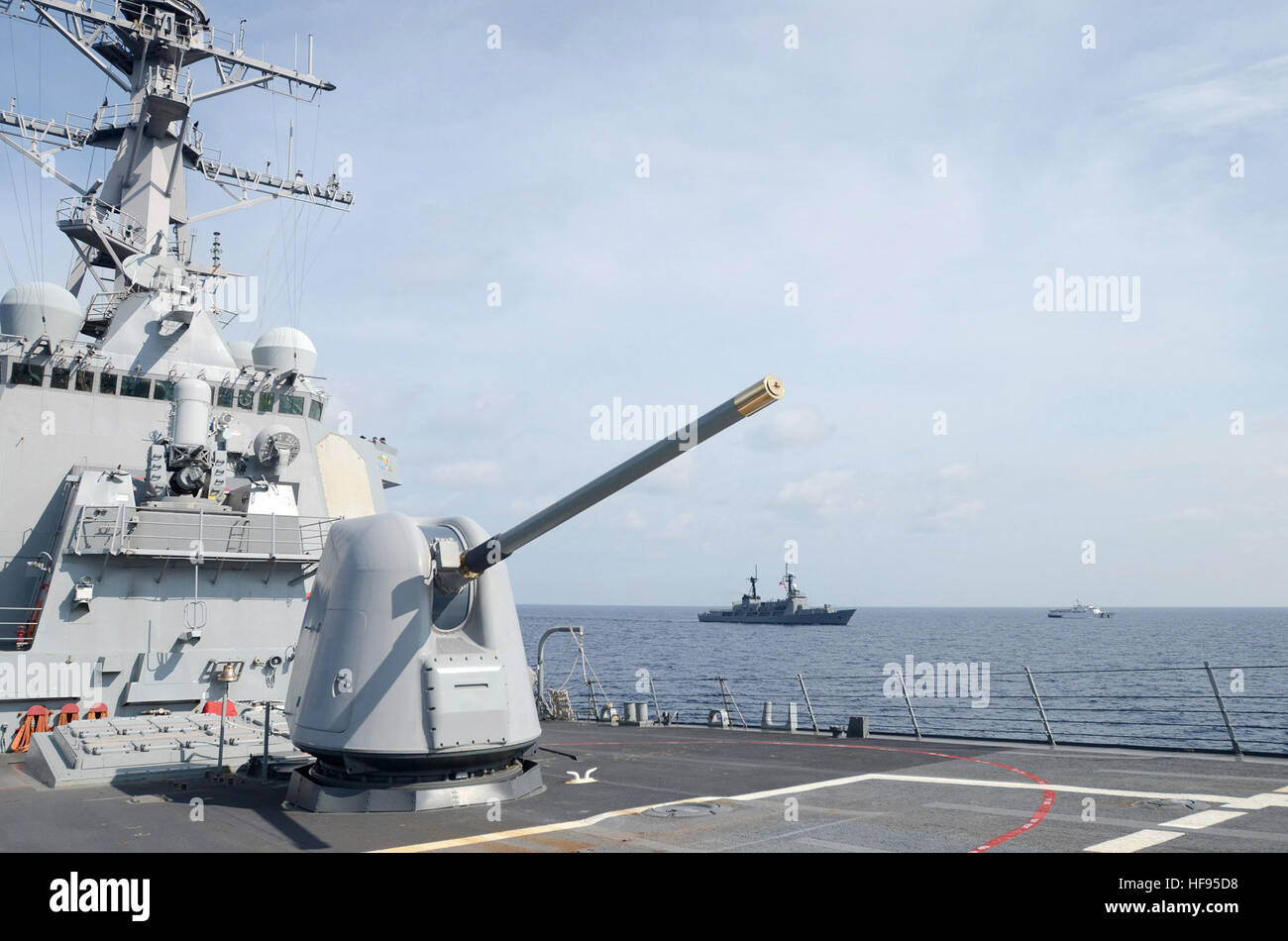 2013 the philippine coast guard vessel edsa ii sarv 002 hi-res stock ...