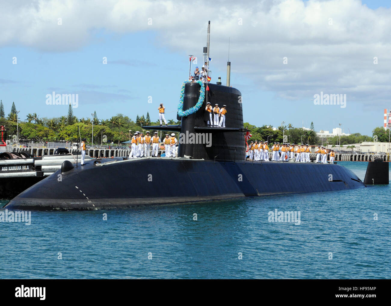 The Japan Maritime Self Defense Force Oyashio Class Submarine Js Mochishio Ss 600 Arrives At
