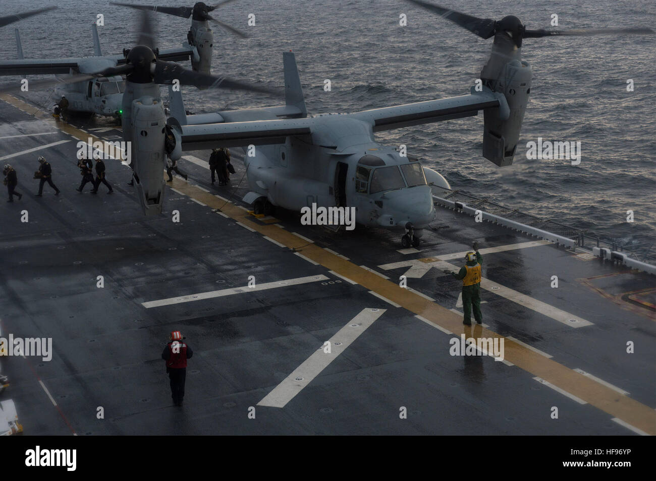 Distinguished visitors from Chile disembark a tilt-rotor MV-22 Osprey ...