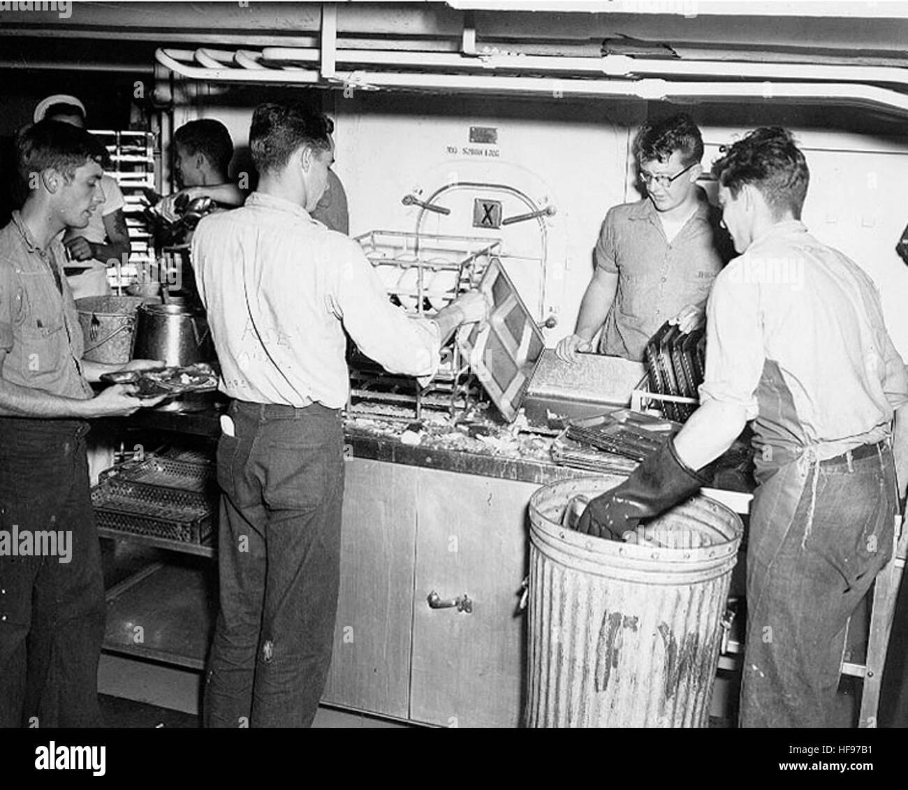 Cleaning mess trays aboard USS Kearsarge (CV-33 Stock Photo - Alamy