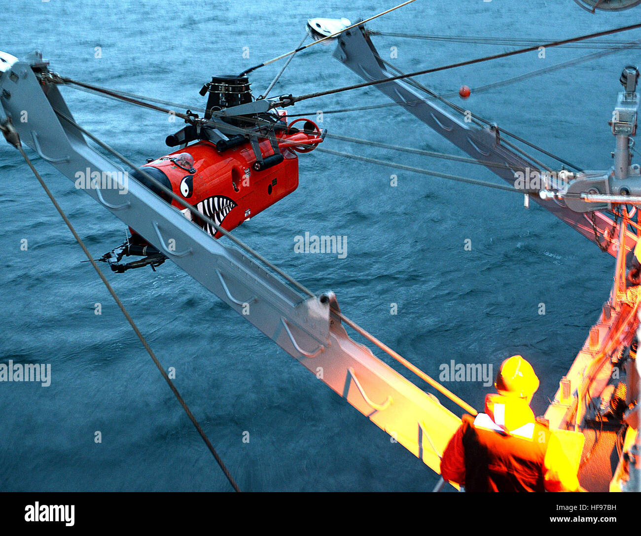U.S Sailors assigned to the mine-countermeasure ship USS Chief (MCM 14 ...