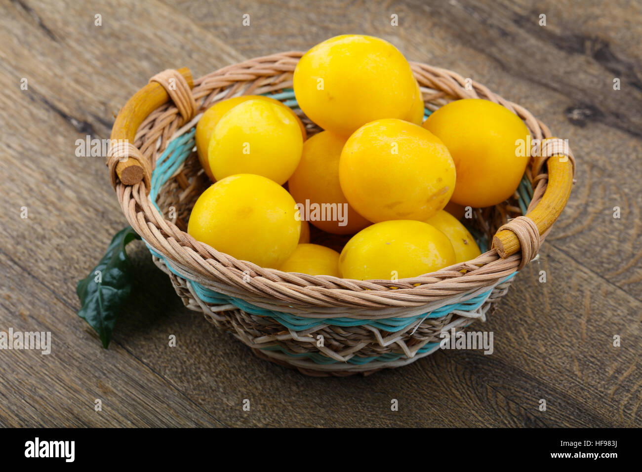 Fresh sweet ripe Yellow plums in the bowl Stock Photo - Alamy