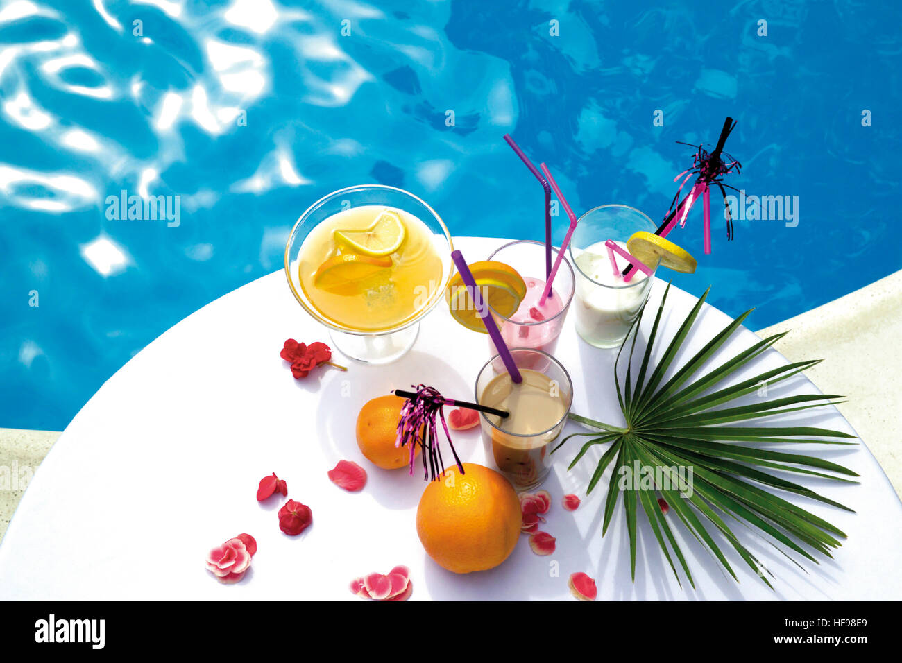 Poolside drinks, refreshing Stock Photo - Alamy