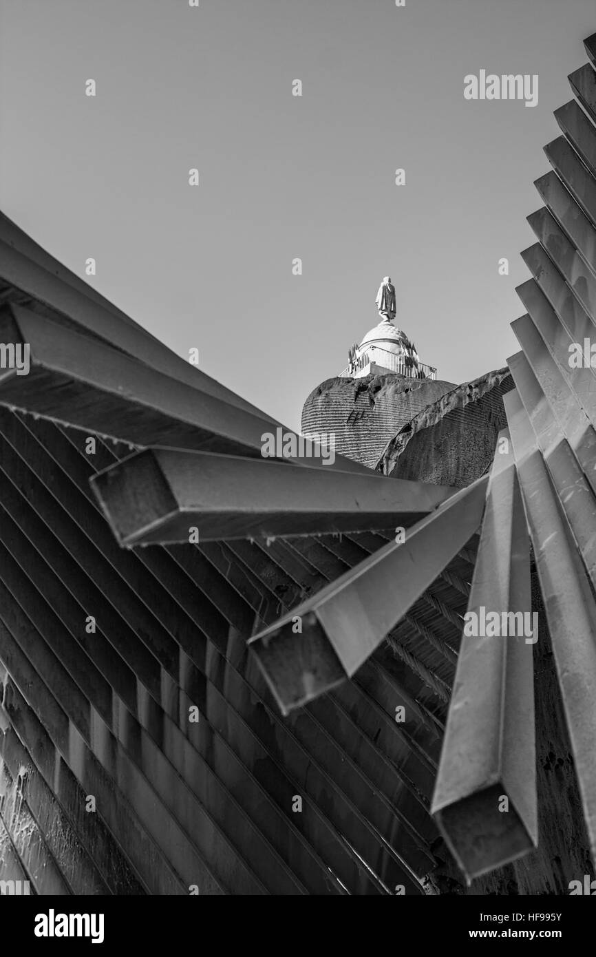Statue structure hi-res stock photography and images - Alamy