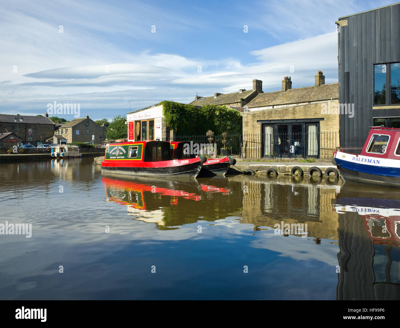 Leeds liverpool canal basin skipton hi-res stock photography and images ...