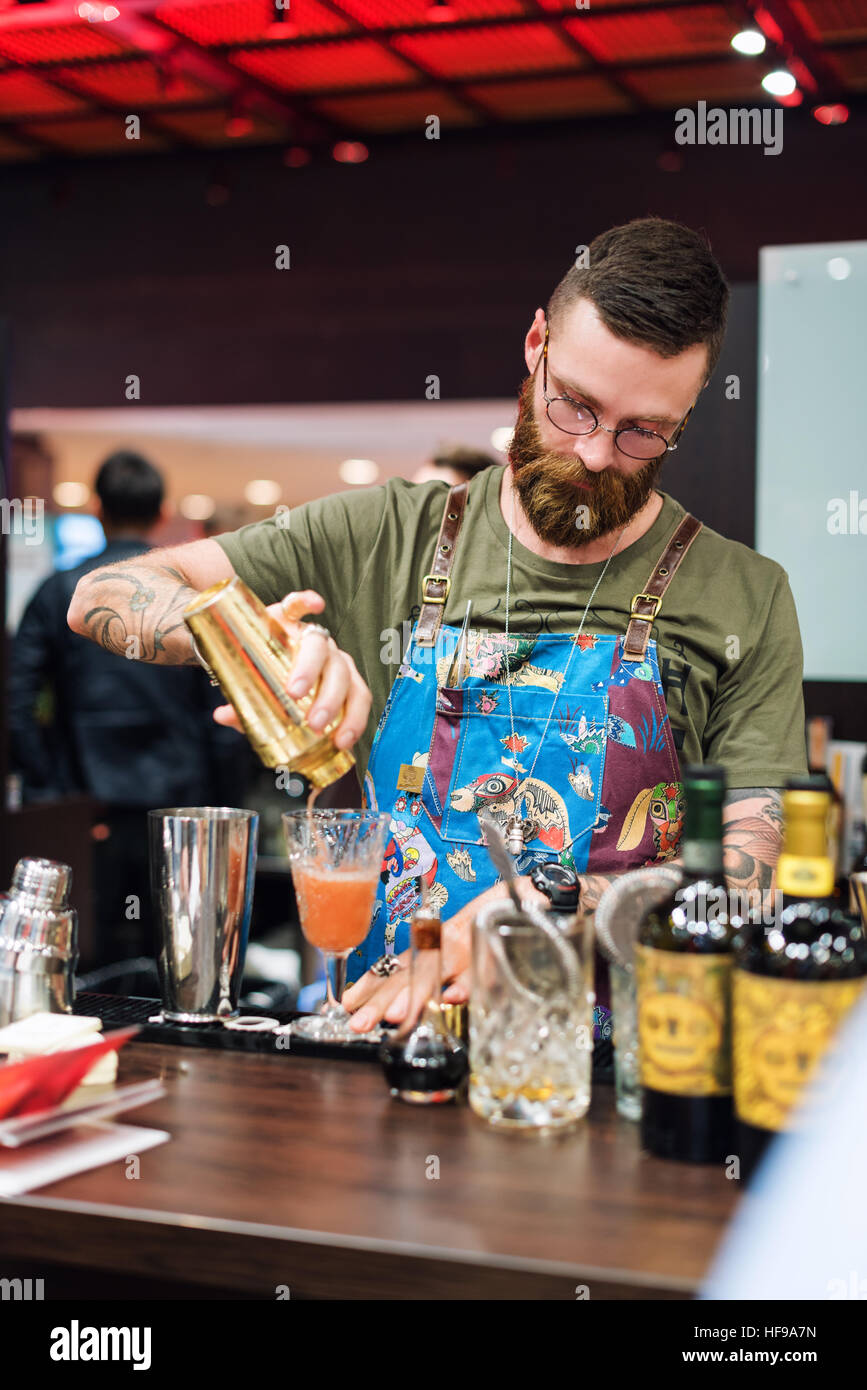 Bearded hipster bartender hi-res stock photography and images - Alamy