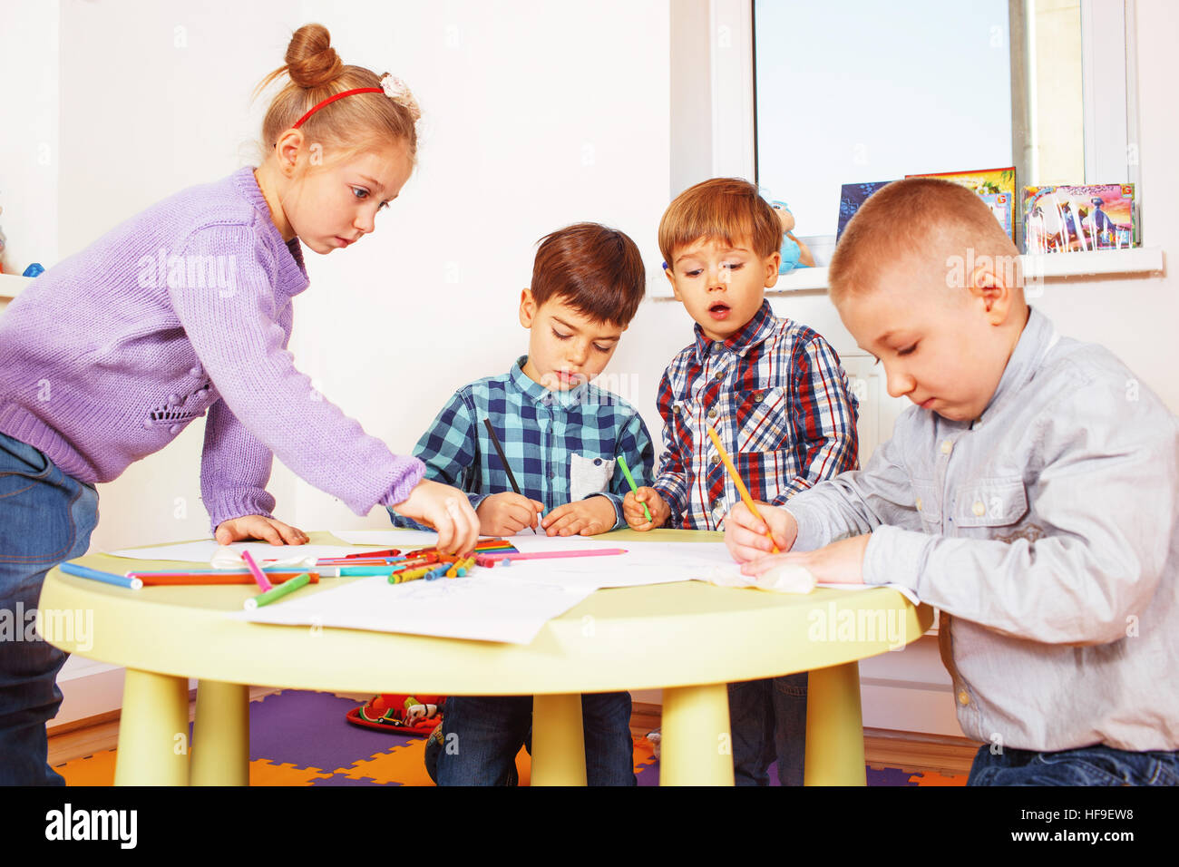 Kids of different ages hi-res stock photography and images - Alamy