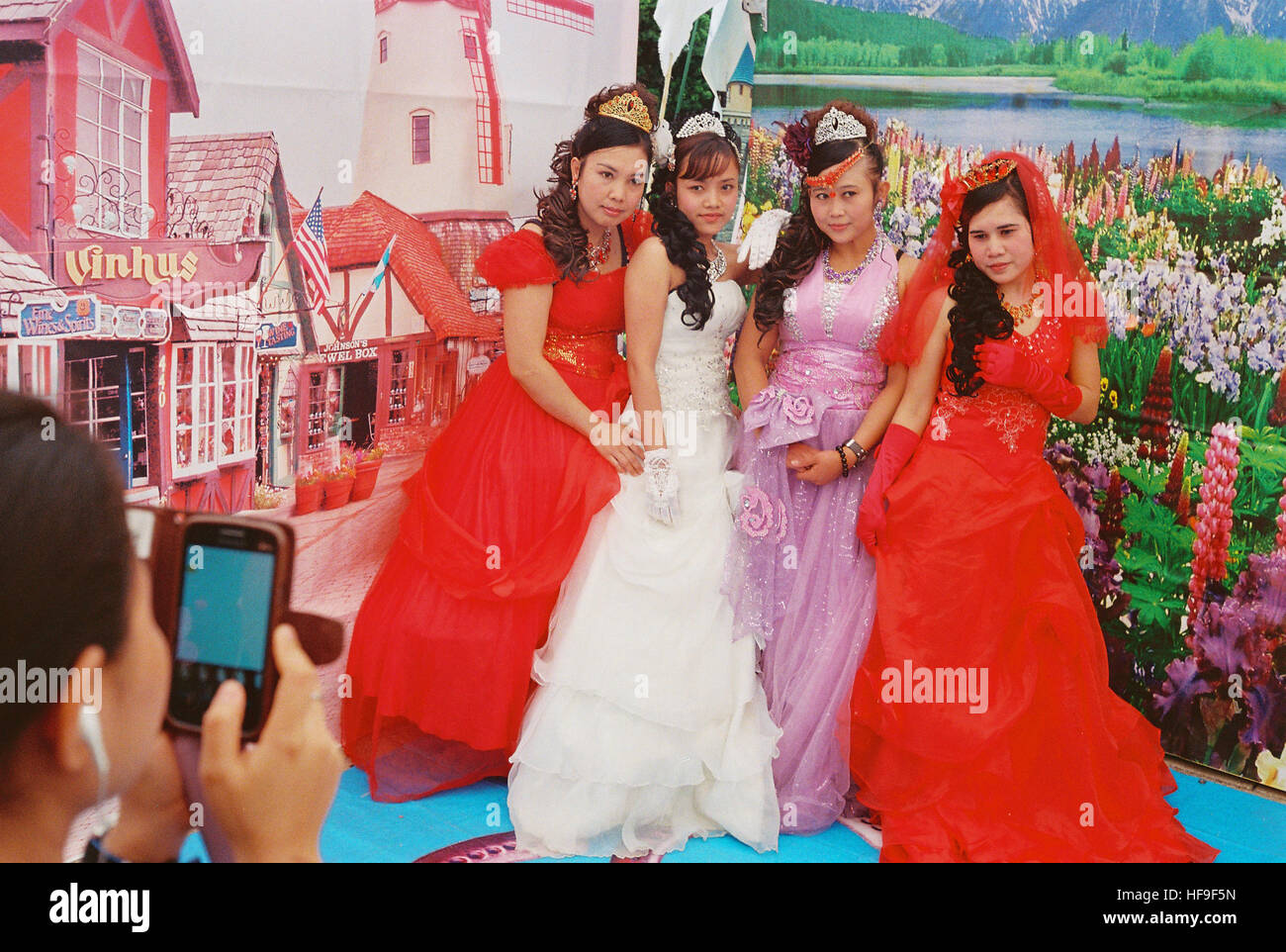 Filipina domestic workers hi-res stock photography and images - Alamy