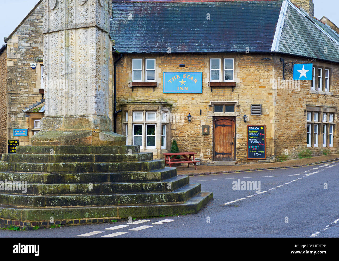 The Eleanor Cross in the village of Geddington, Northamptonshire ...