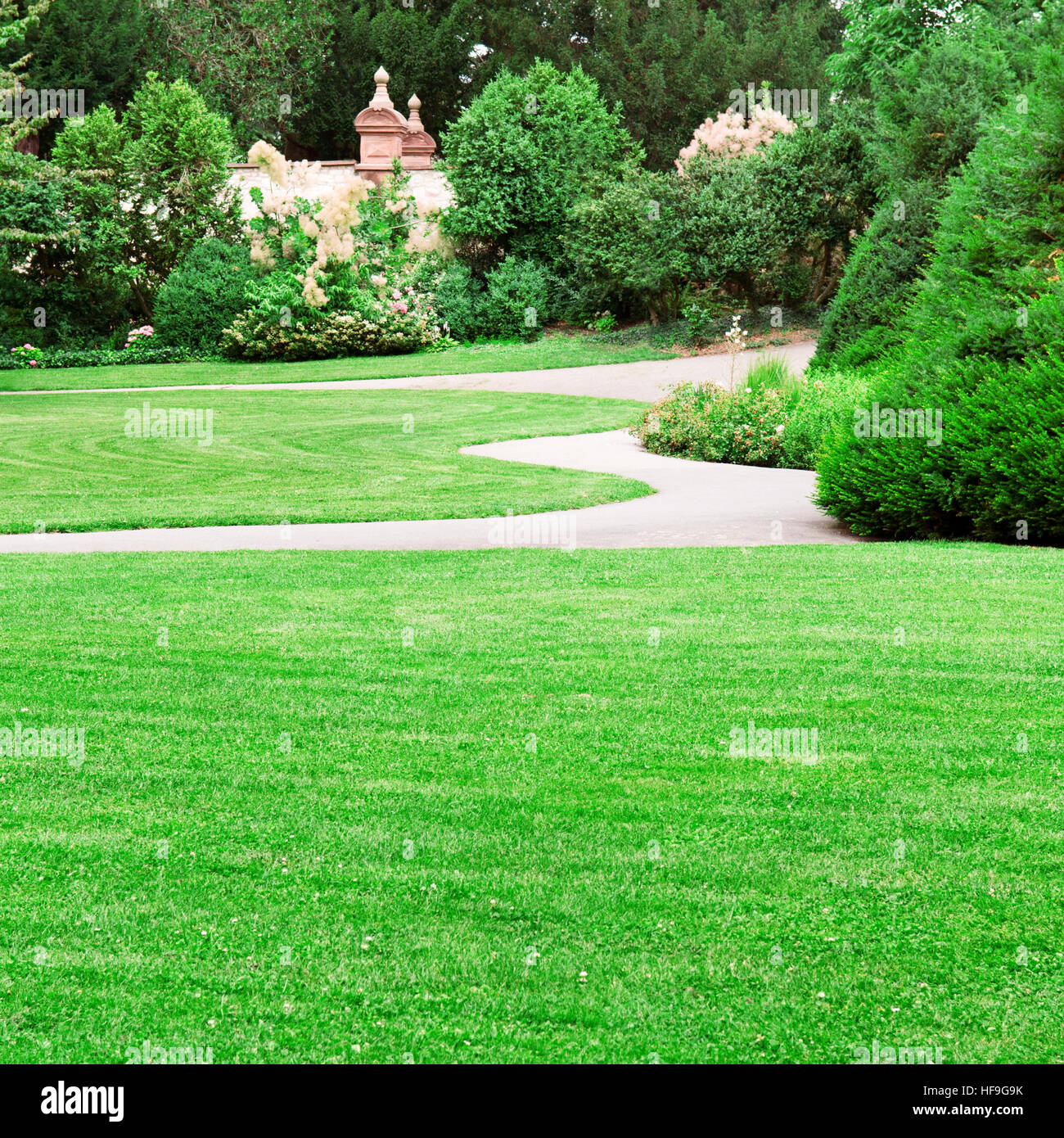 Summer scenic lawns hi-res stock photography and images - Alamy