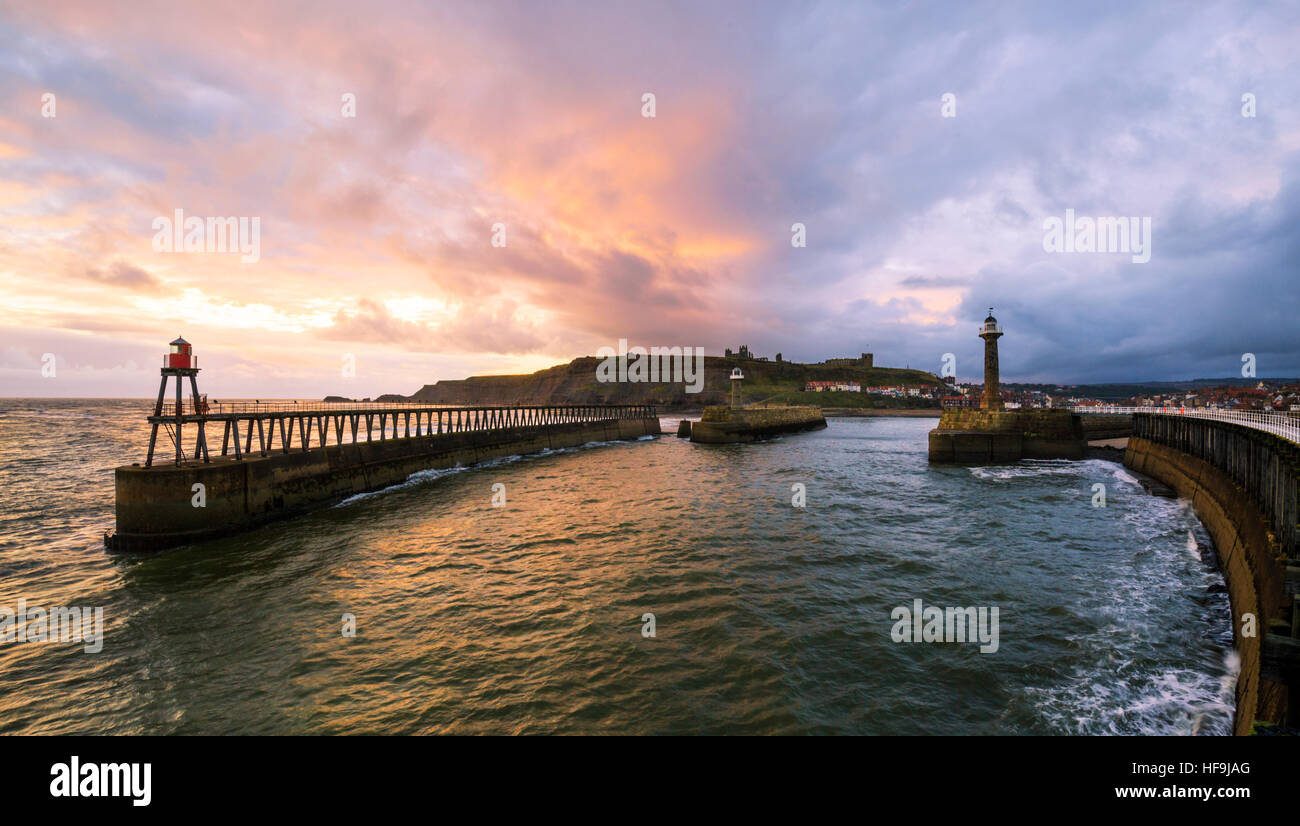 Whitby harbour hi-res stock photography and images - Alamy