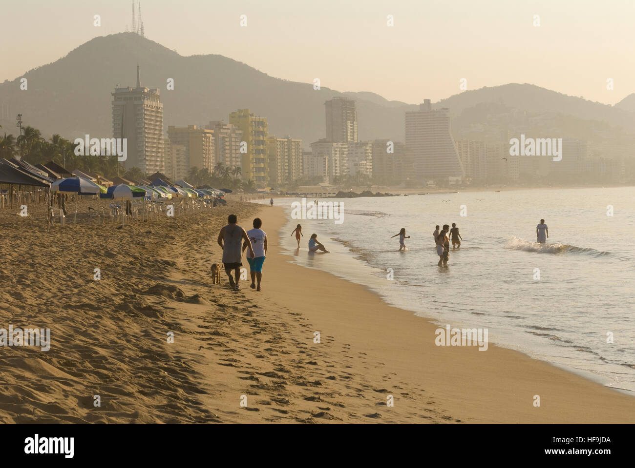 People on the beach in Acapulco, Mexico Stock Photo - Alamy