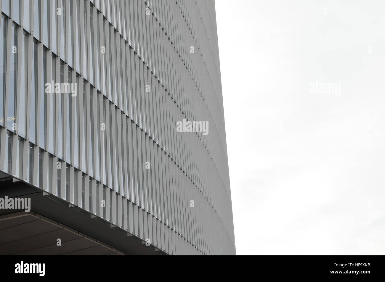 Modern office building architecture hi-res stock photography and images ...