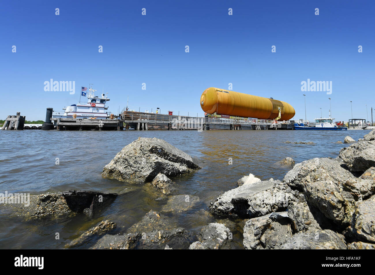 Nasas external tank assembly hi-res stock photography and images - Alamy