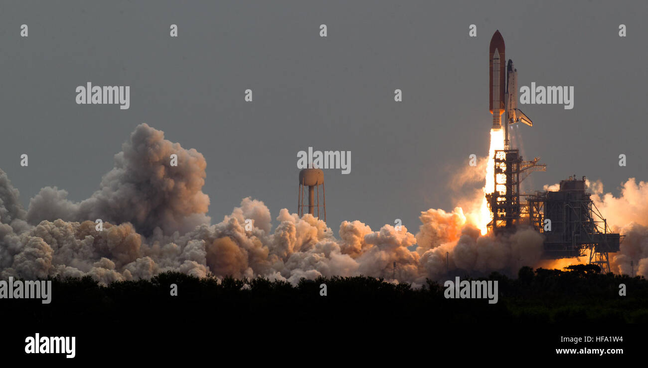 Final space shuttle hi-res stock photography and images - Alamy