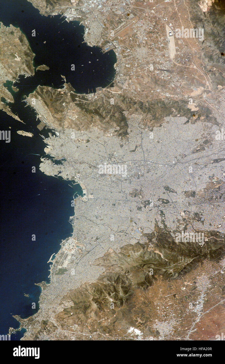 NASA's Expedition 9 crew aboard the International Space Station (ISS ...